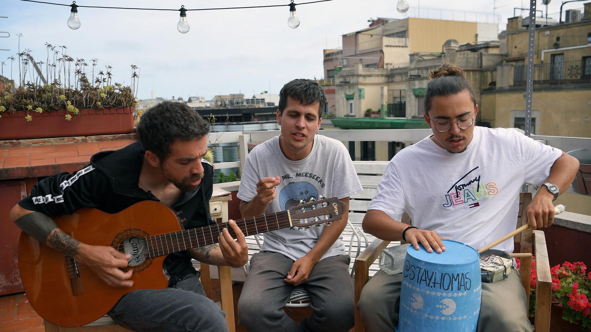 'Stay Homas': Three musicians find stardom during COVID-19 lockdown - CGTN