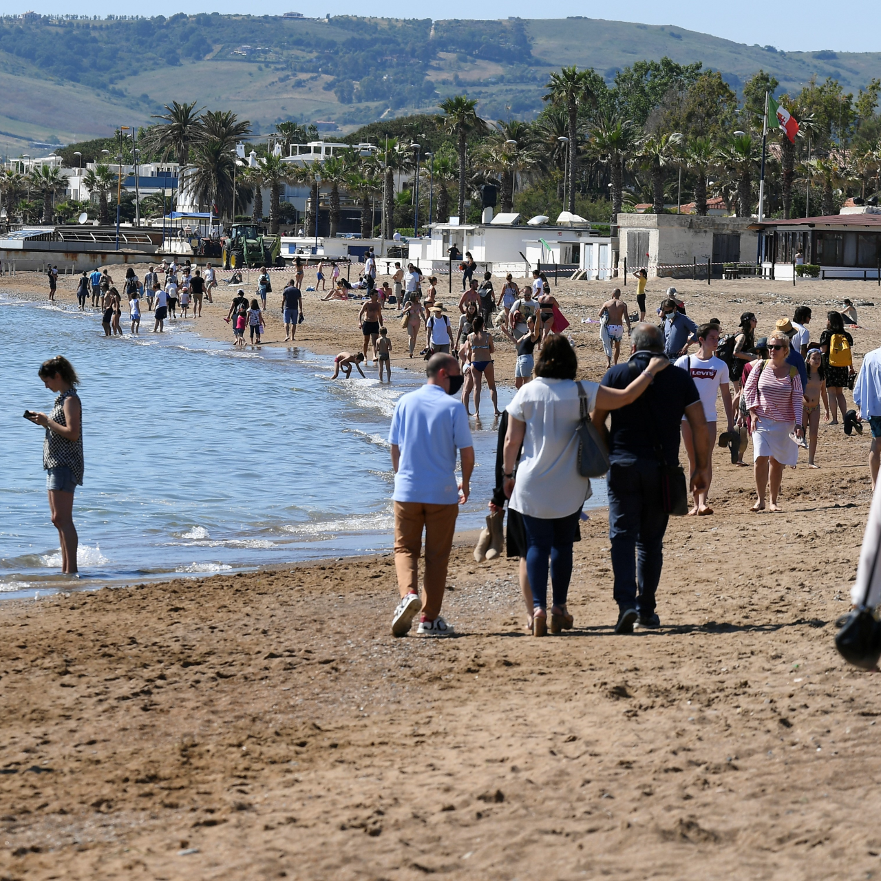 Italy's beaches reopen amid strict COVID-19 regulations - CGTN