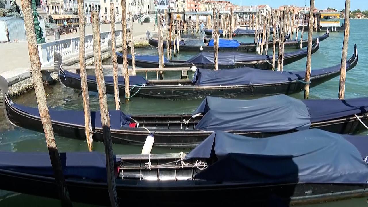 Venice's iconic gondolas in stormy water with an uncertain future - CGTN