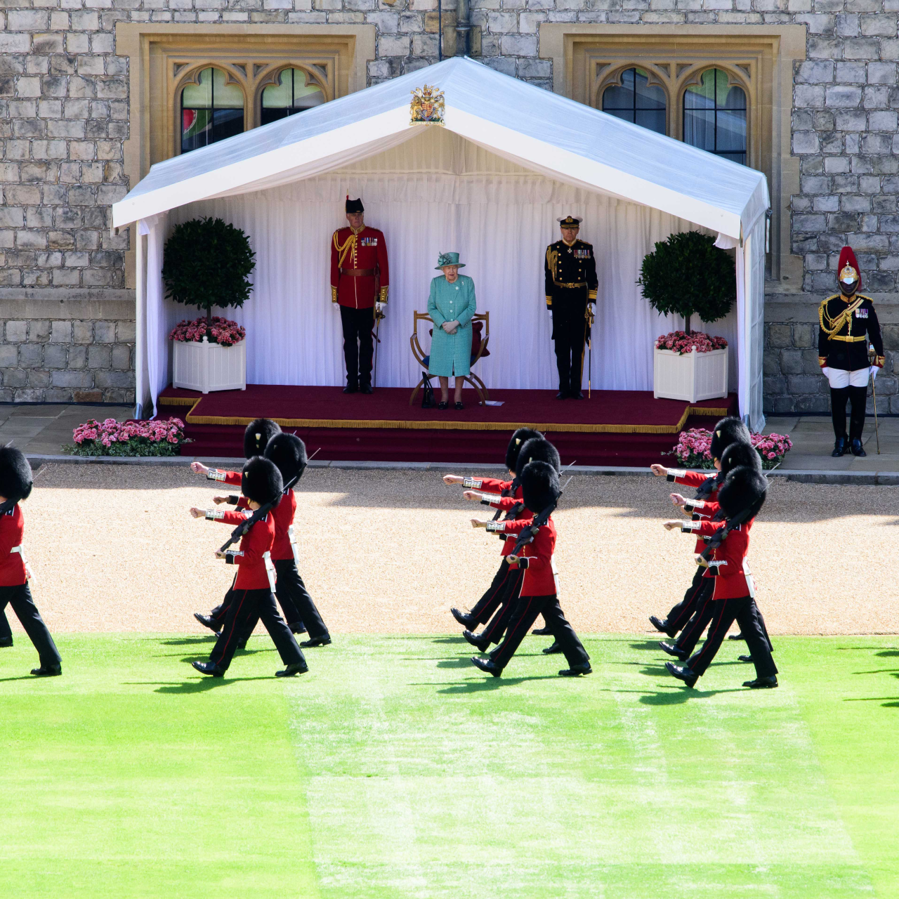 Queen Elizabeth II enjoys an unusual 94th-birthday parade - CGTN