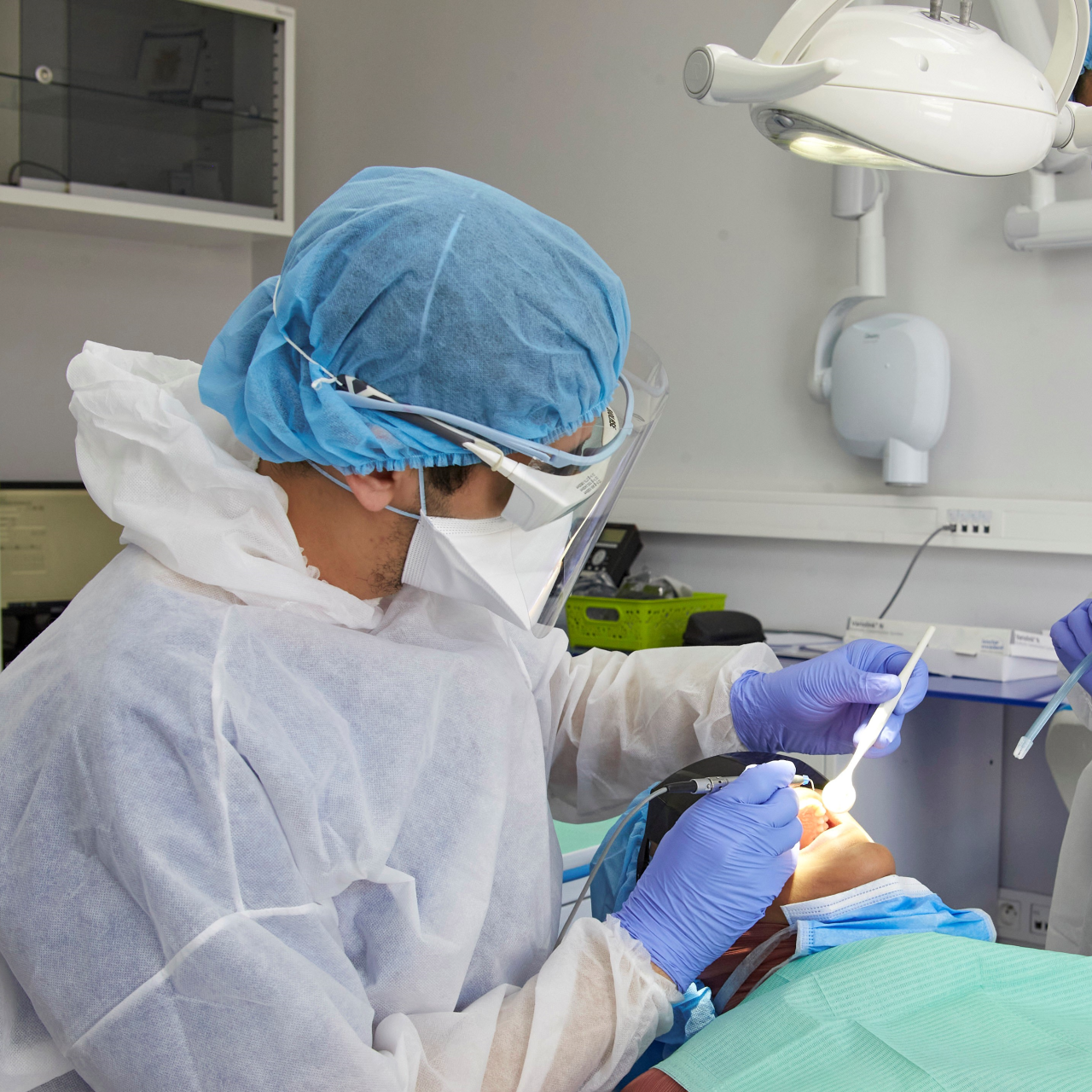 How UK dentists are able to reopen despite lack of social distancing - CGTN