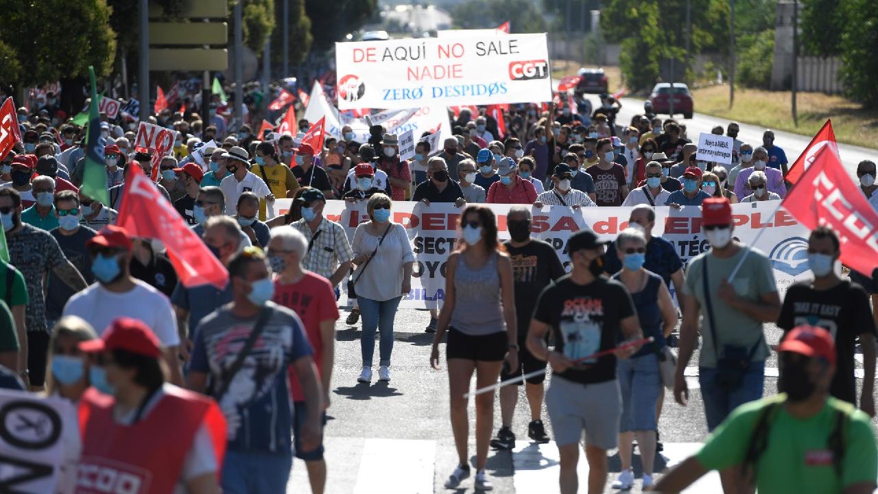 Thousands take to the streets to protest Airbus job losses in Spain - CGTN