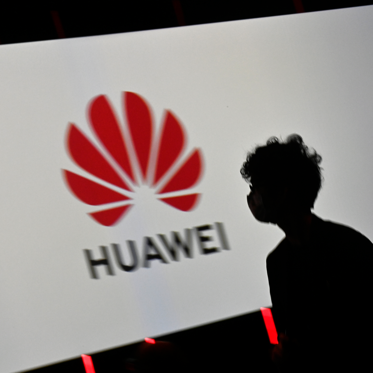 Huawei ban from UK's 5G network risks $23.6bn economic hit - report - CGTN