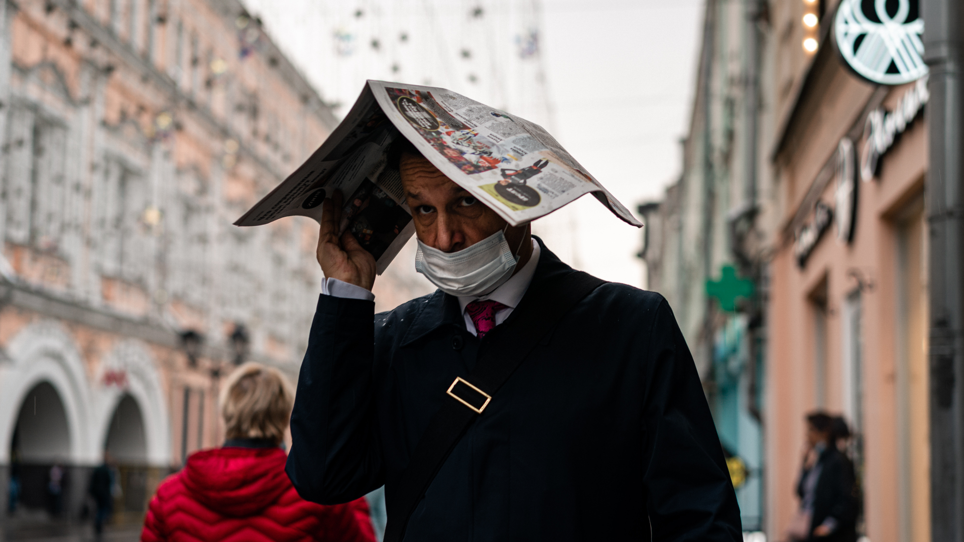 Here's why you should carry an extra face mask when it's raining - CGTN