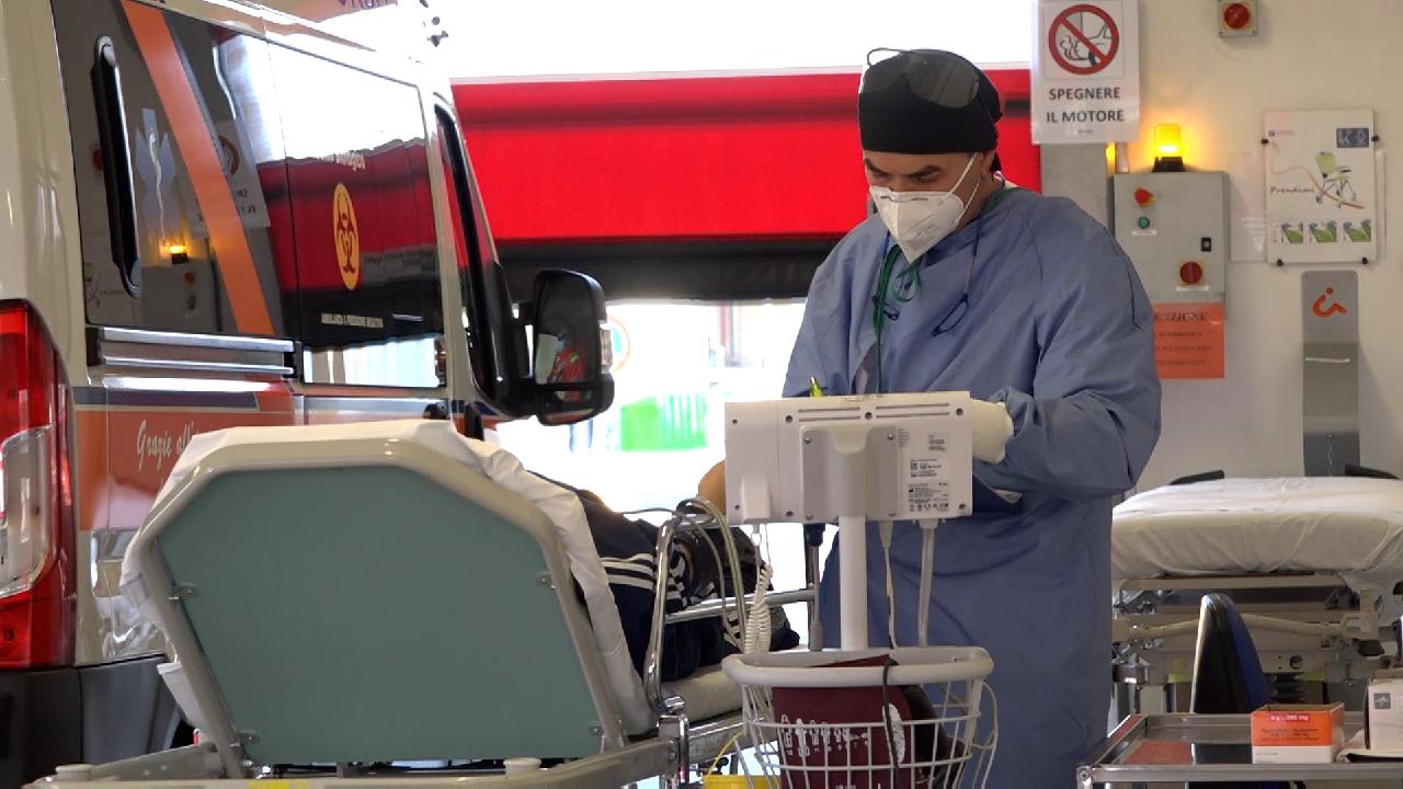 Inside an Italian hospital fighting the second wave of COVID-19 - CGTN