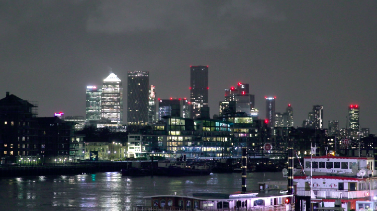 Assessing urban light pollution's worrying impact on the natural world ...