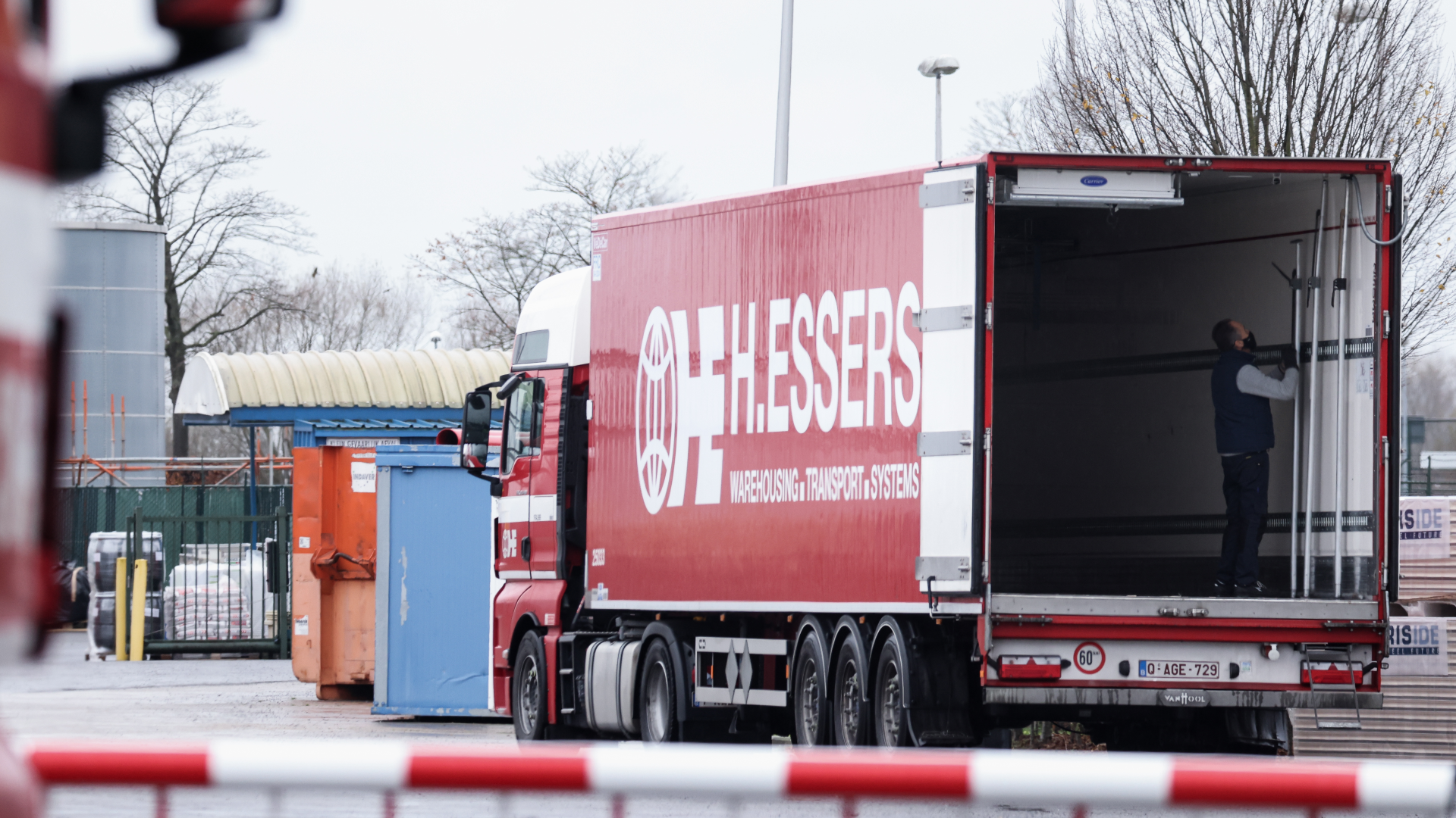 Pfizer vaccine arrives in the UK ahead of roll-out - CGTN