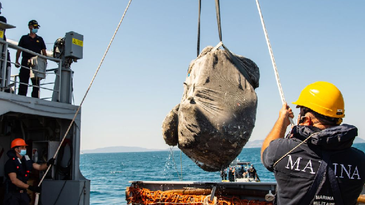 Italy brings in navy to collect garbage from sea after five-year wait ...