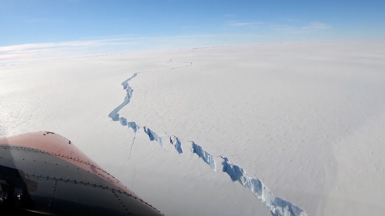 Huge iceberg breaks off near UK base in Antarctica - CGTN
