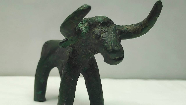 Ancient idol of a bull found near temple in Olympia - CGTN