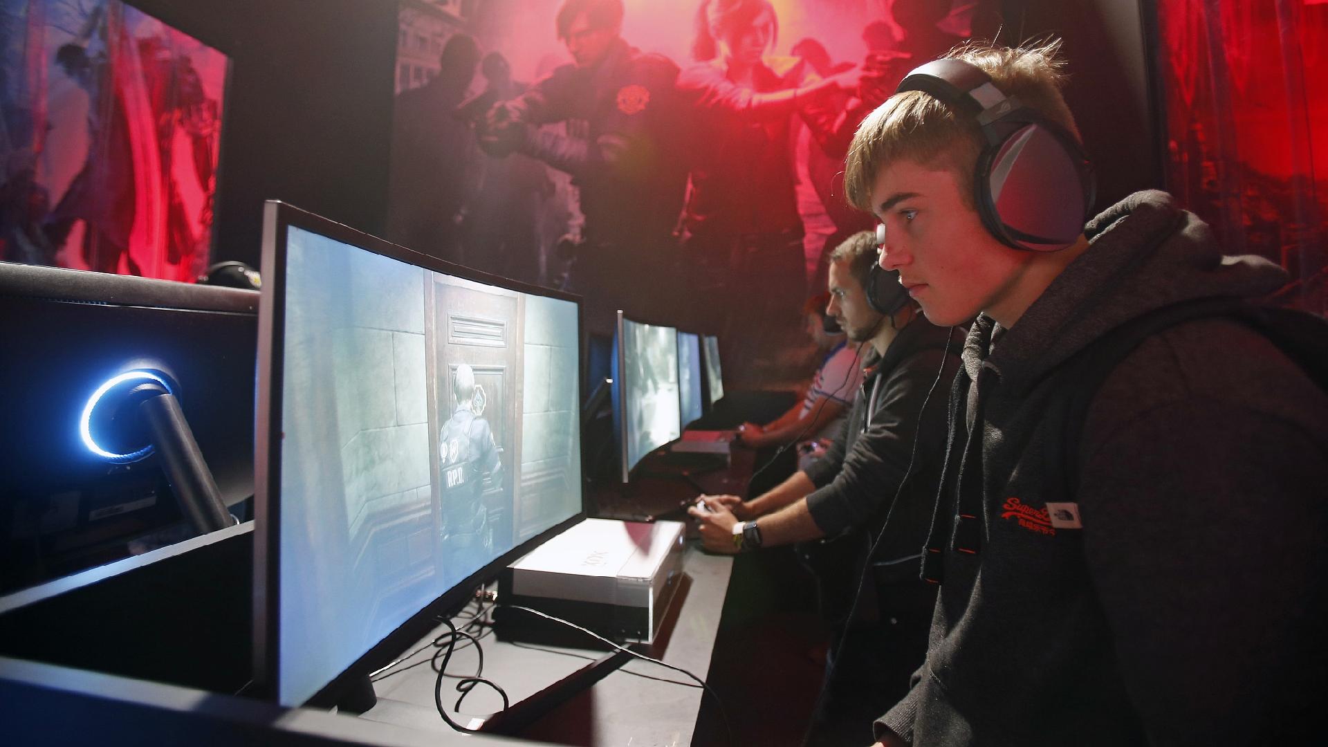 Video gaming will become 'a $220 billion industry' after lockdown boom ...