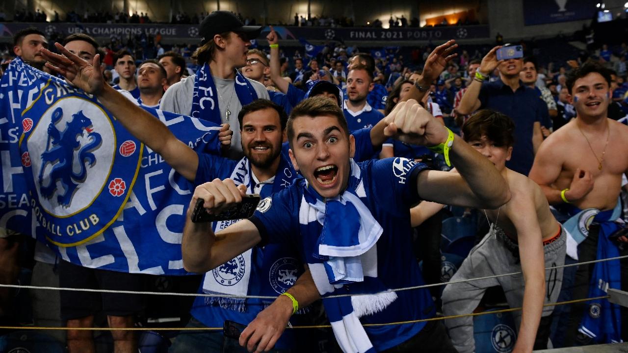 Chelsea fans party in Porto, testing Portugal's COVID-19 restrictions ...