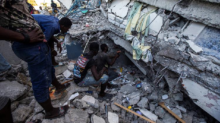 Rescue teams look for survivors after devastating earthquake in Haiti ...