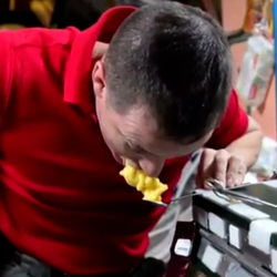 Space spoon: Why a new utensil could revolutionize astronauts' meals - CGTN