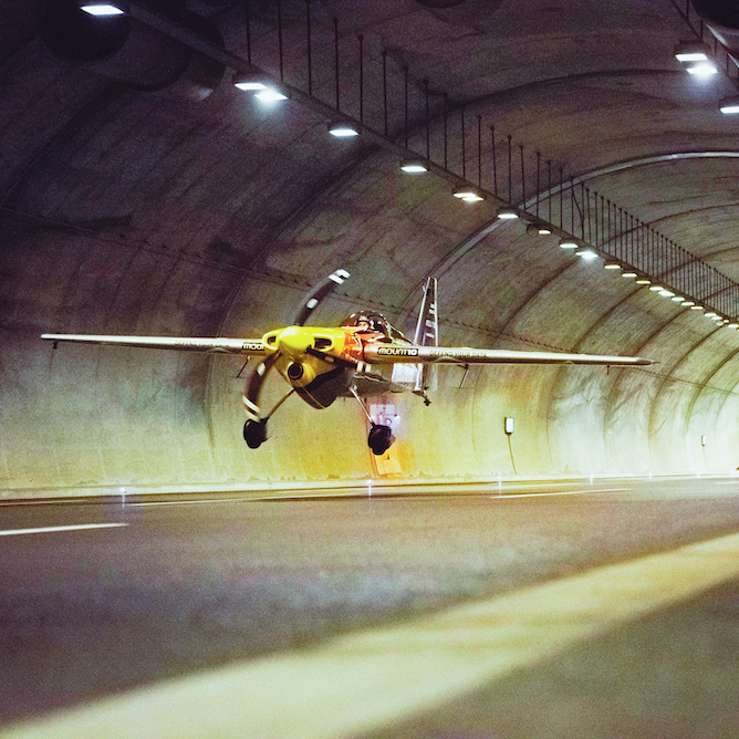 Daredevil flies plane through Turkish tunnels to new world record - CGTN