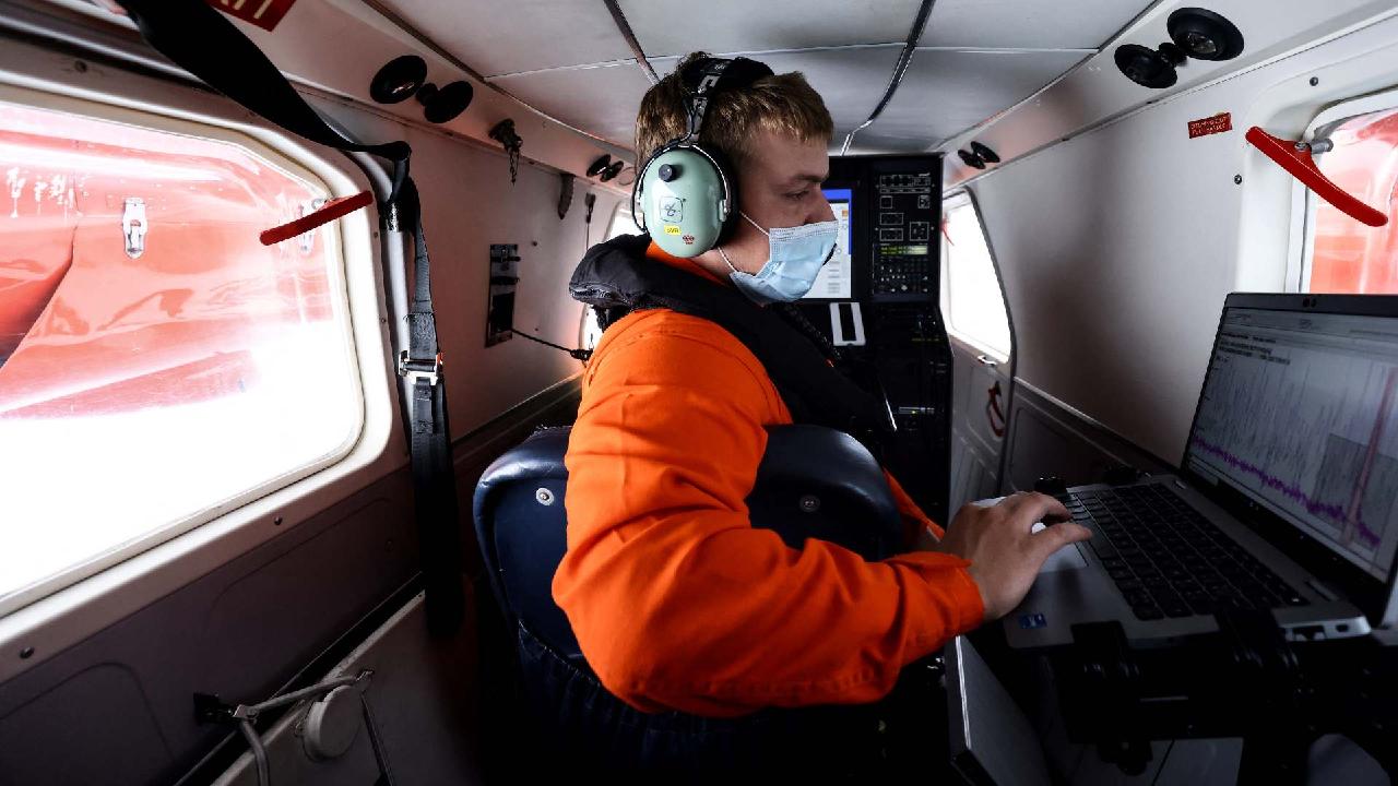 A pollution-sniffing plane is monitoring Belgium's coastal waters - CGTN