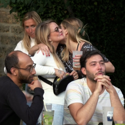 'La bise': Traditional French greeting of a kiss on the cheek returns ...