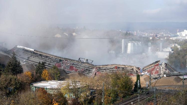 Demolition! German autobahn bridge goes up in smoke - CGTN