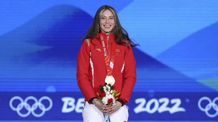 Gu 'living my best life', giant panda stranded, new box office record ...