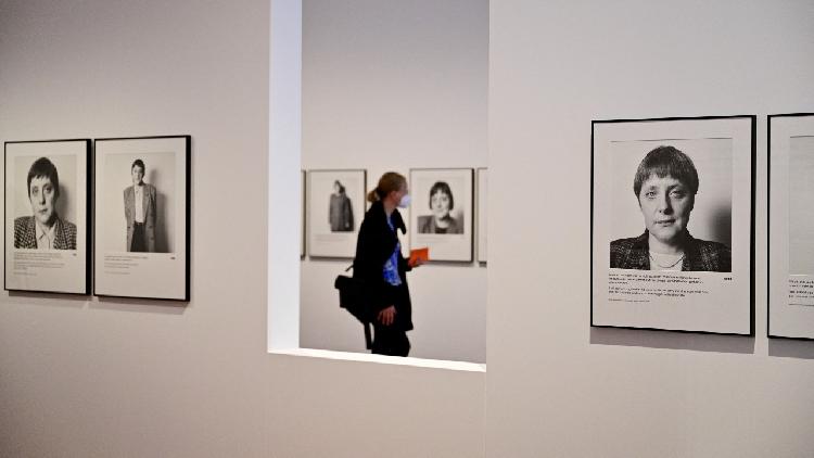 30 years of Merkel portraits on show - CGTN