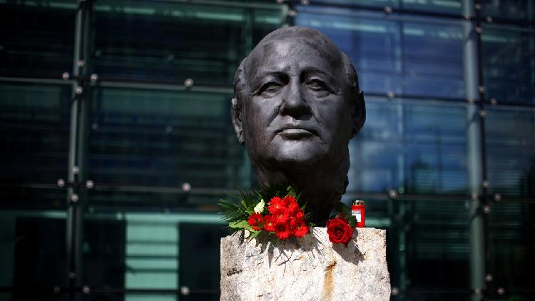 Crucial historical figure Gorbachev leaves a divided legacy - CGTN