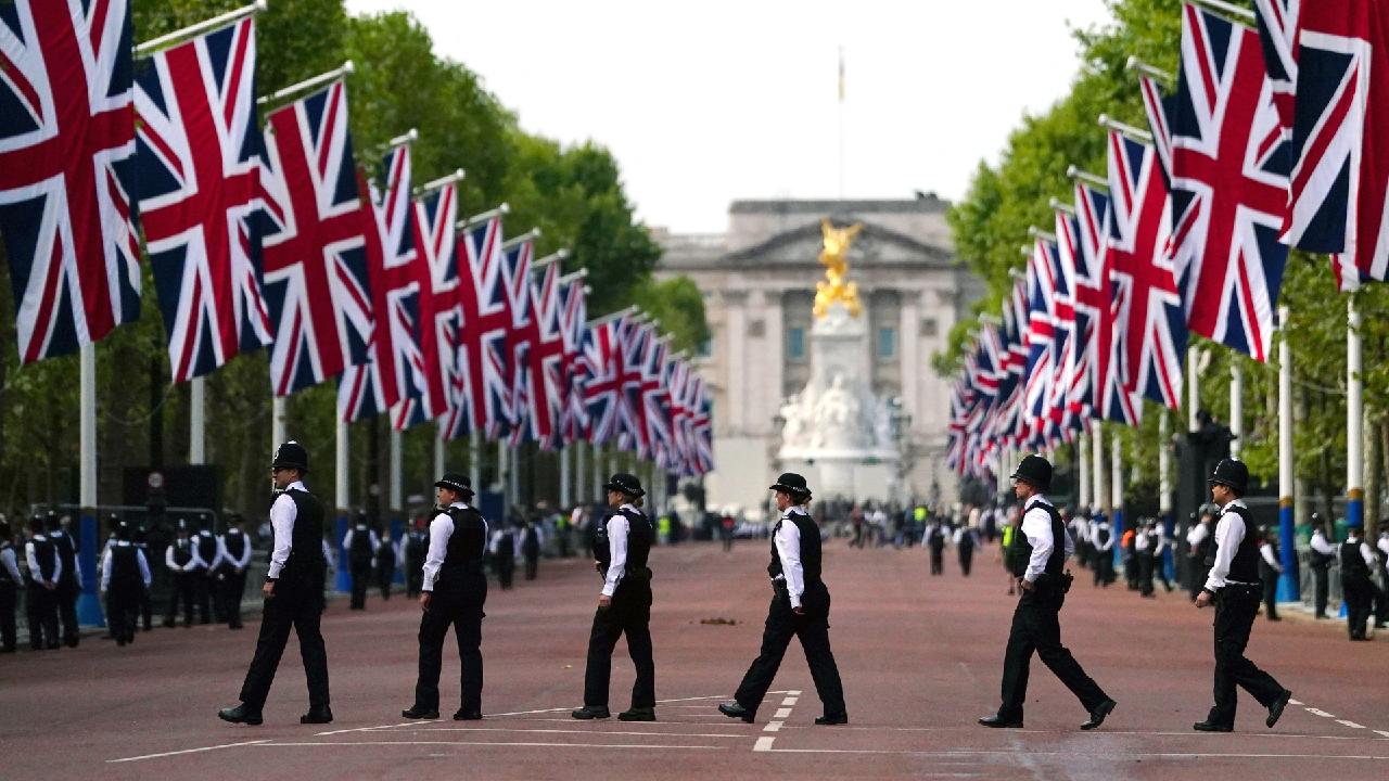 UK prepares for its 'largest security event' ahead of Queen's funeral ...