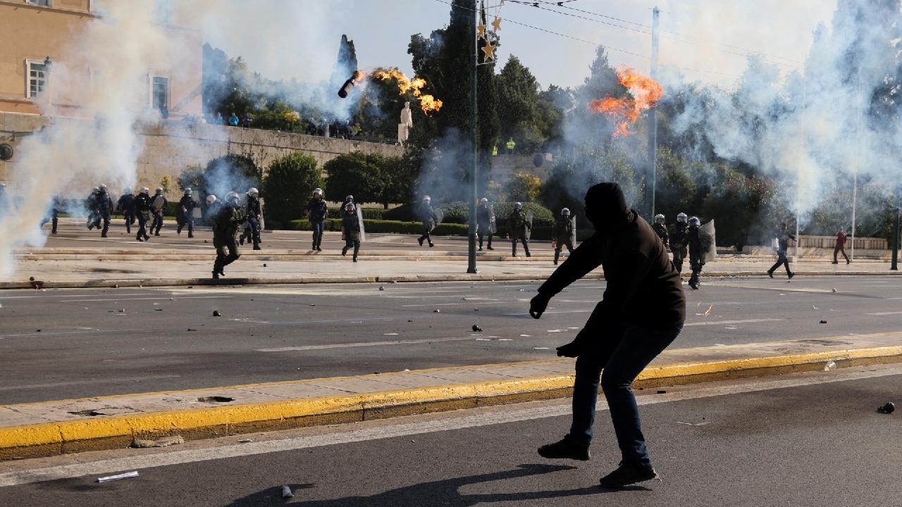 Clashes in Greece as nationwide strikes brings transport to standstill ...
