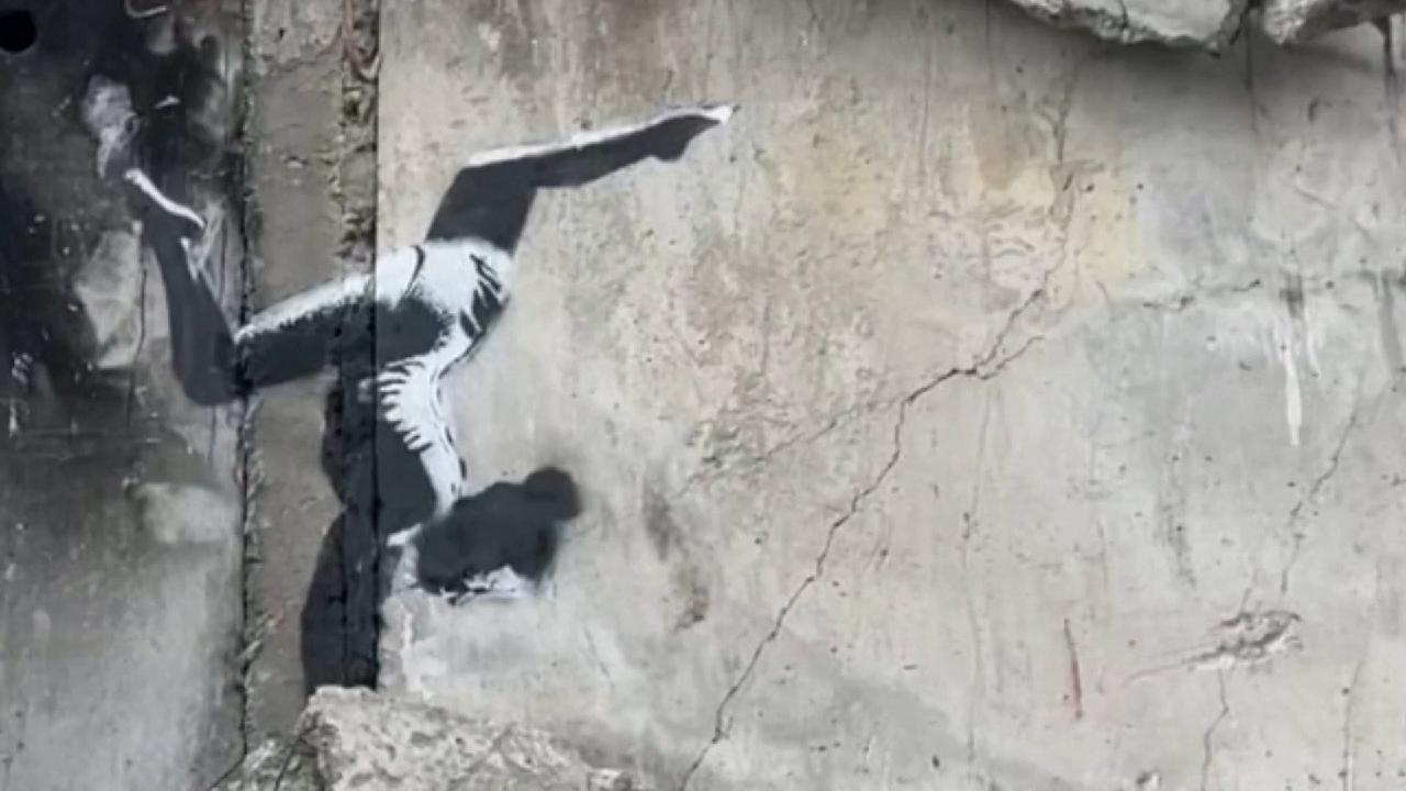 Notorious graffiti artist Banksy reveals new work in war-torn Ukraine - CGTN