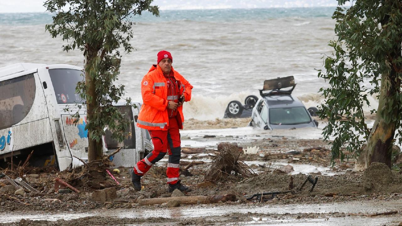 Landslides sweep away homes on volcanic Italian island of Ischia - CGTN