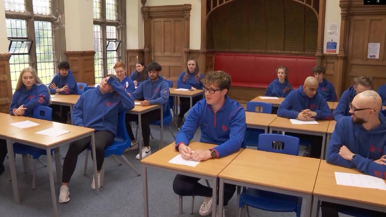 Briton takes campaign to encourage Chinese speaking direct to PM - CGTN