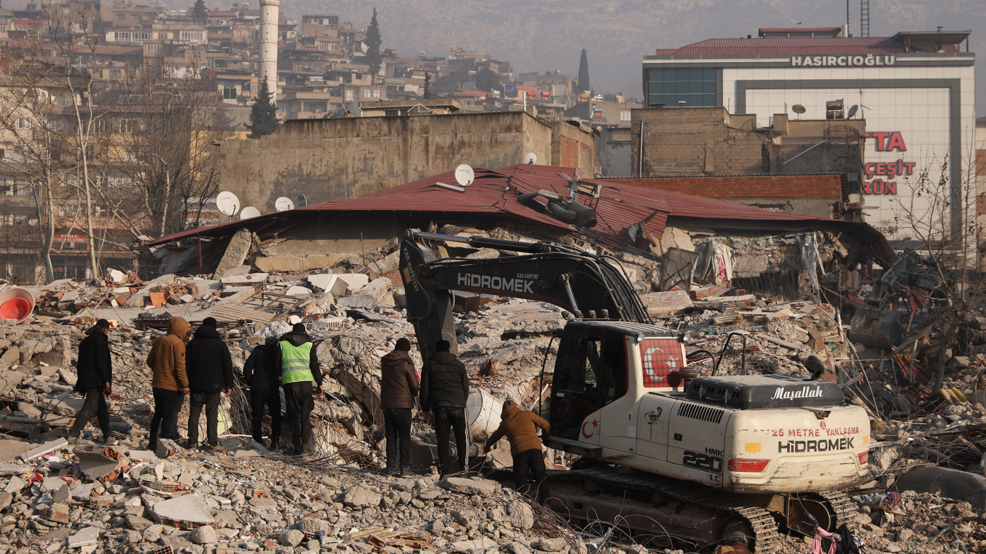 Looting, shooting and clashes hamper rescue mission in Türkiye - CGTN