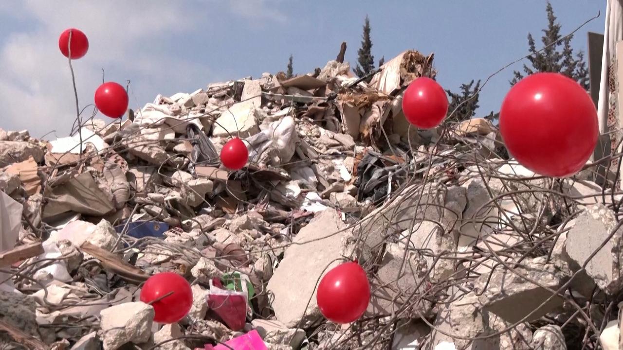 Red balloons for child victims of the earthquake - CGTN