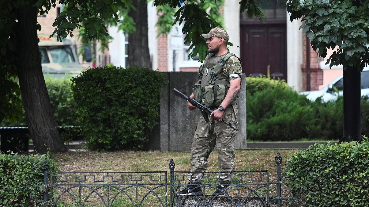 Just over the border, Estonia warily watches Prigozhin's movements - CGTN