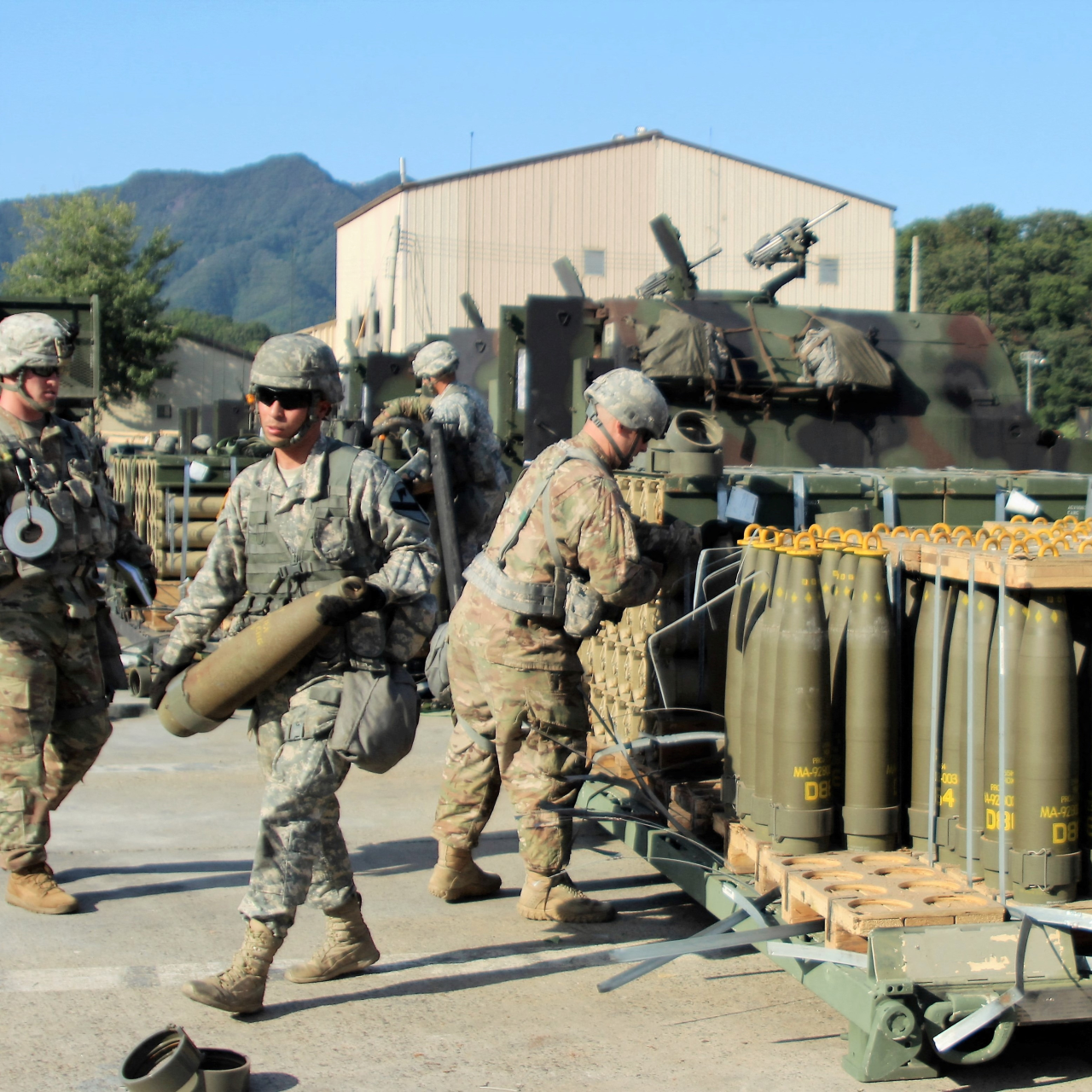 Cluster bombs are 'good' but not 'game changer', says ex-U.S. colonel ...