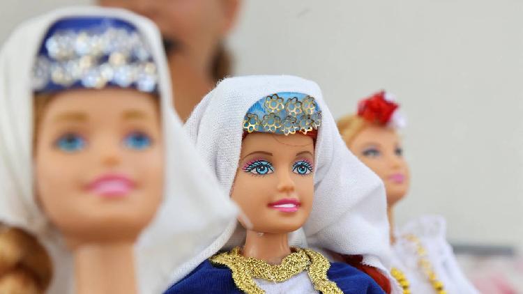 Balkan Barbie: 11-year-old creates authentic line of Bosnian dolls - CGTN
