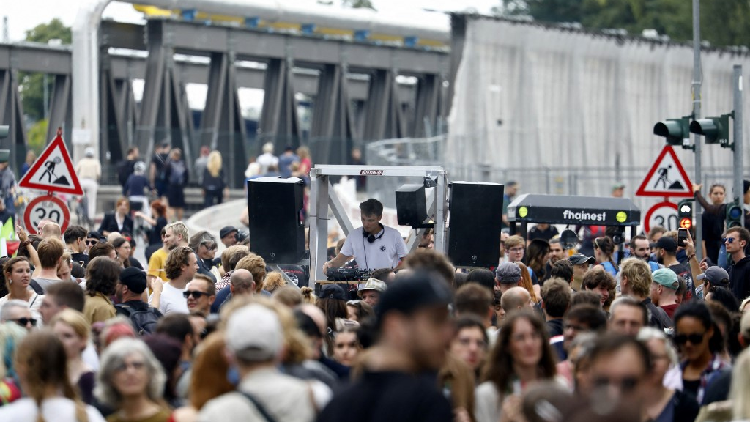 Rave against the machines: Berliners dance against highway expansion - CGTN