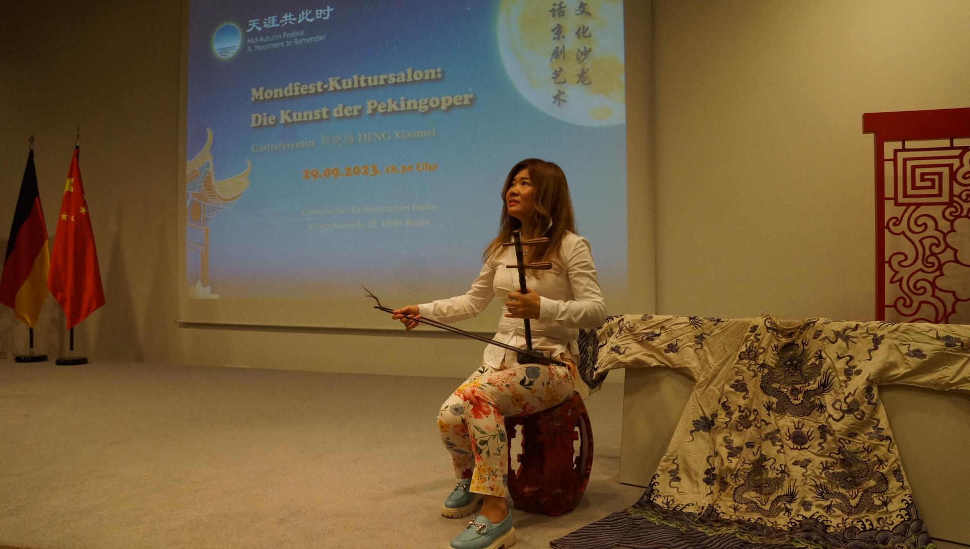 Peking Opera traditions light up Mid-Autumn Festival in Berlin - CGTN