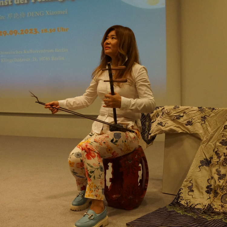 Peking Opera traditions light up Mid-Autumn Festival in Berlin - CGTN