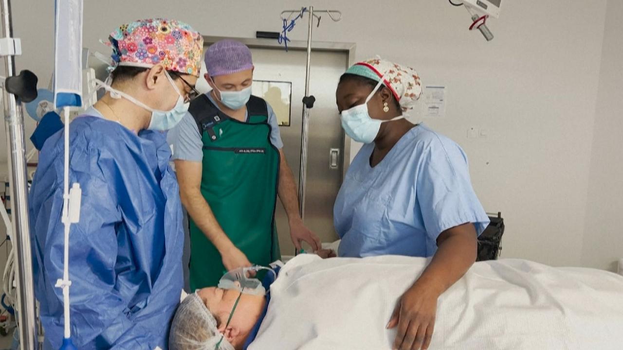 Sing me to sleep: Meet Bordeaux's crooning surgeon - CGTN