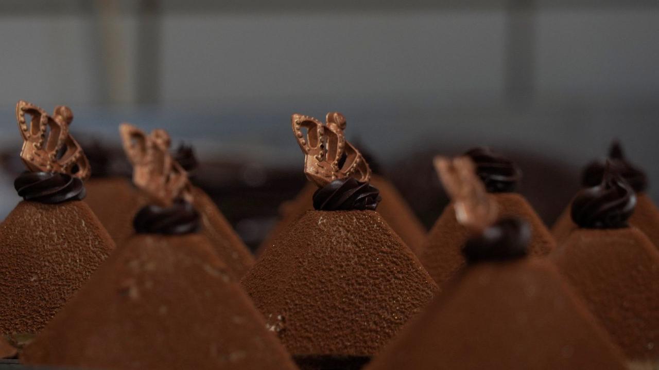 Danish bakery makes pyramid pastries for Queen Margrethe - CGTN