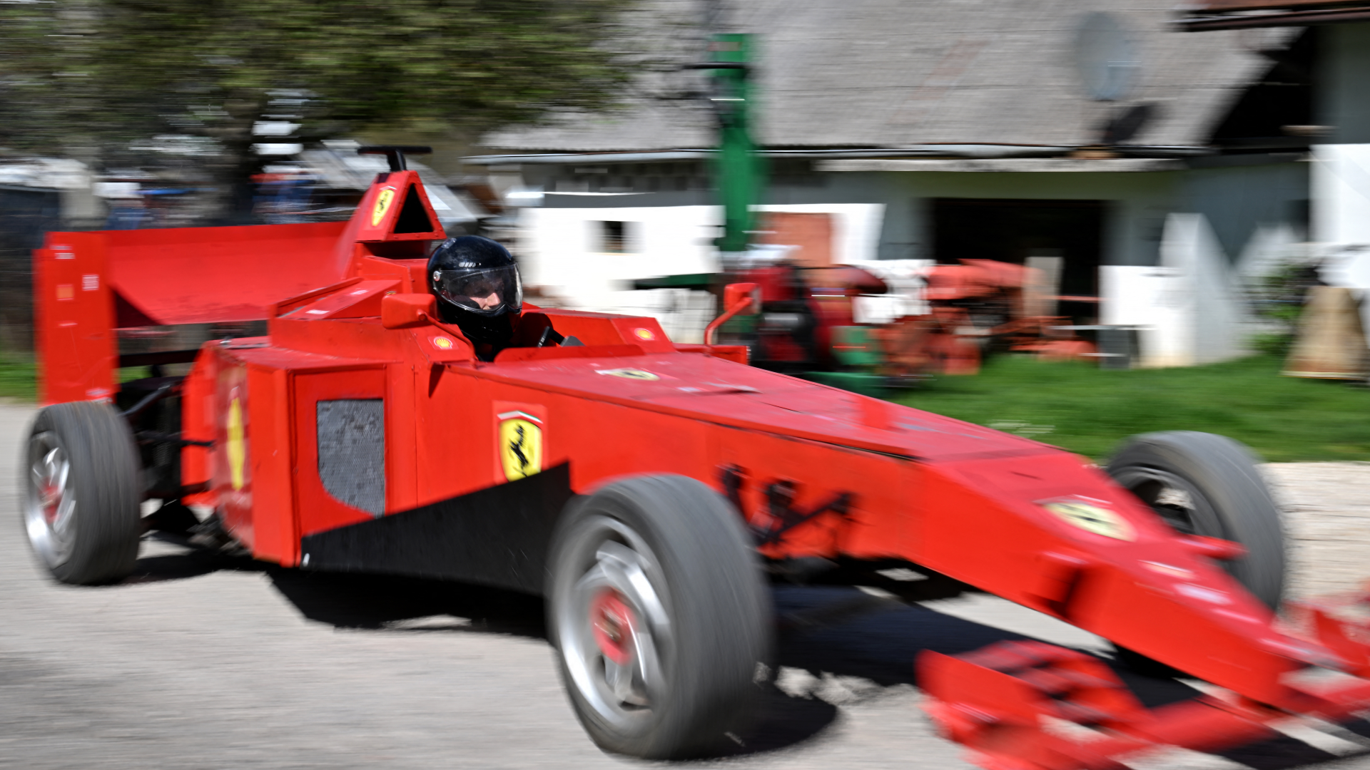 Bosnian Formula 1 superfan builds replica 'Schumacher' racer - CGTN