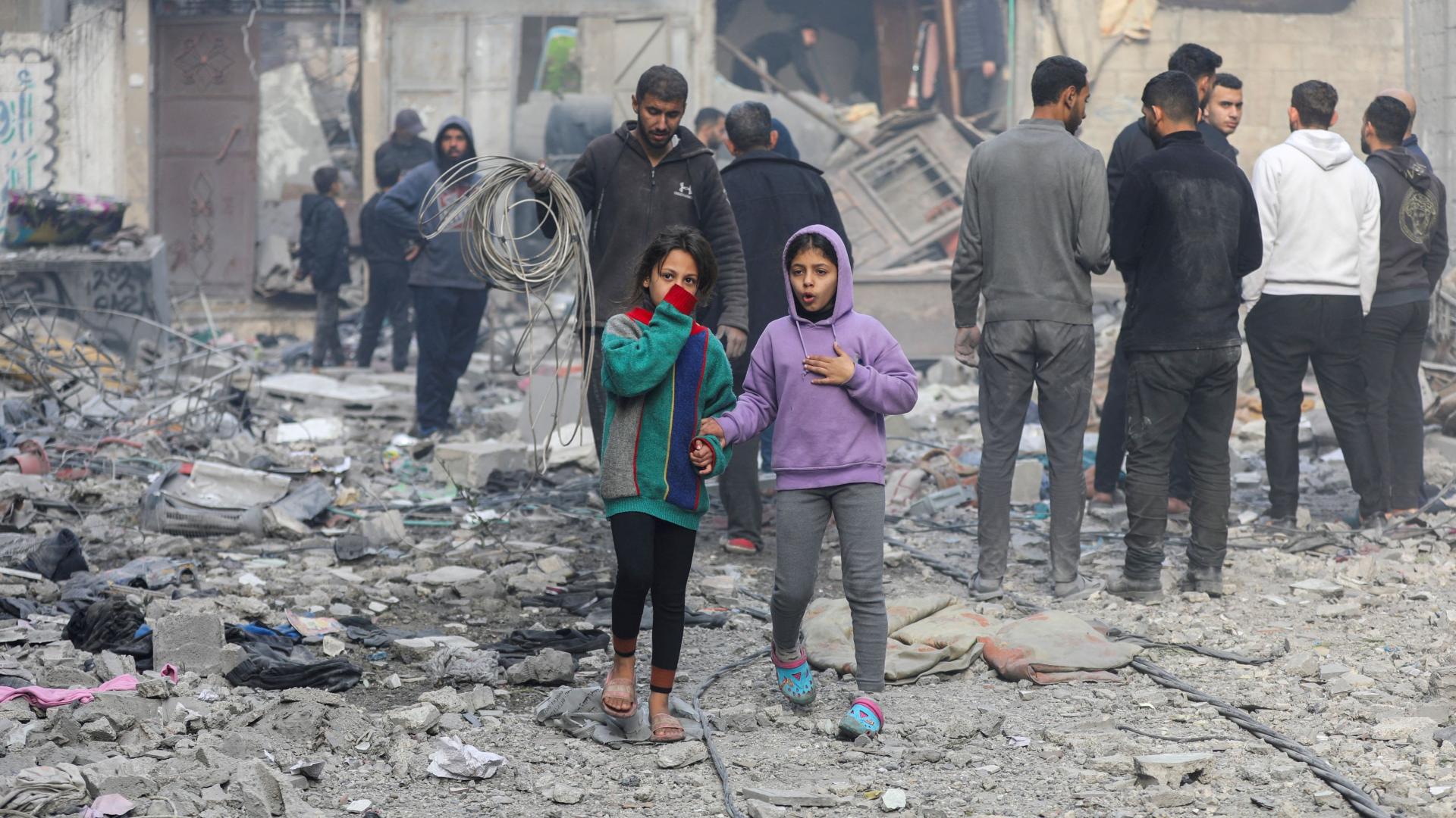 Gaza truce and hostage talks resume in Qatar as bombardment continues ...