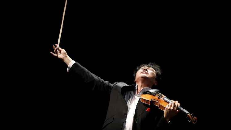 Chinese violinist Lu Siqing bridges East and West through music - CGTN