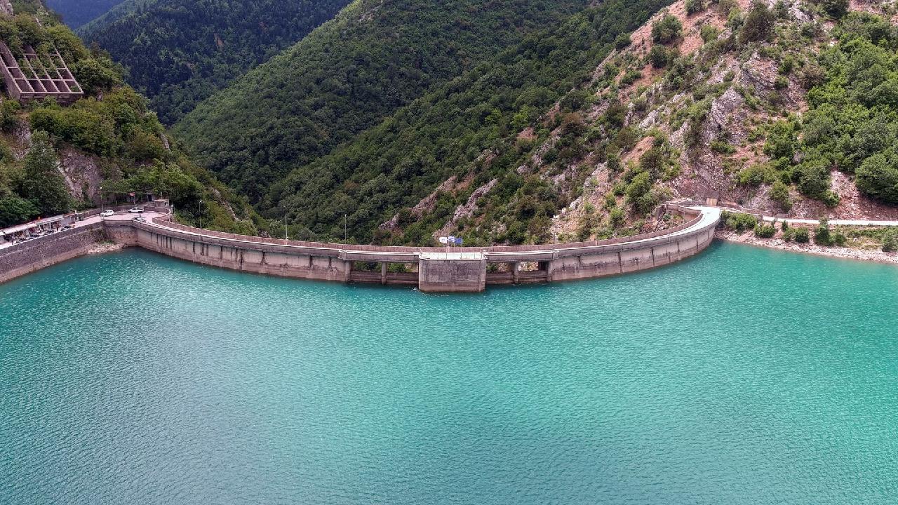 Greece turns its reservoirs into huge 'batteries' to store clean power ...