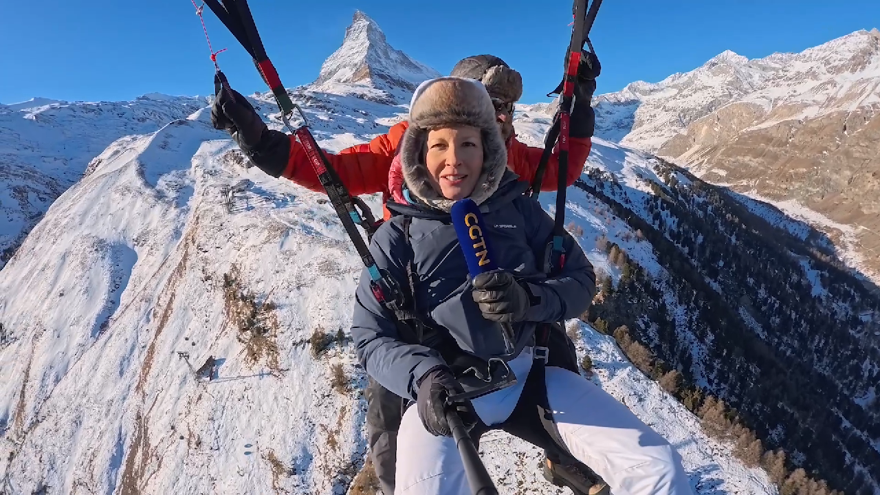 More and more tourists glimpsing the Matterhorn from the air - CGTN