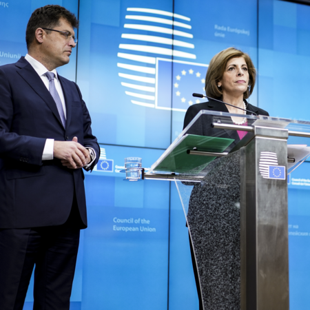 EU health ministers criticize member states banning face masks exports ...