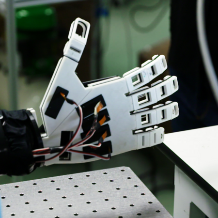 'Fake hand' gives amputees sense of touch: RAZOR full episode - CGTN