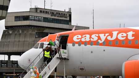 Europe biz: EasyJet eyes Thomas Cook gap, Tata Steel cuts 3,000 jobs - CGTN