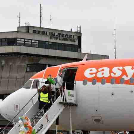 Europe biz: EasyJet eyes Thomas Cook gap, Tata Steel cuts 3,000 jobs - CGTN