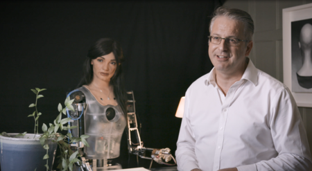 The world's first creative robot - CGTN